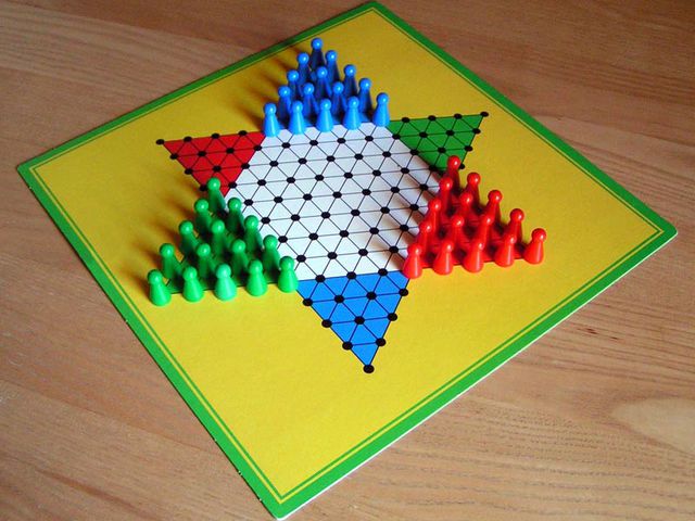 Halma, Spiel, Anleitung und Bewertung auf Alle Brettspiele bei spielen.de